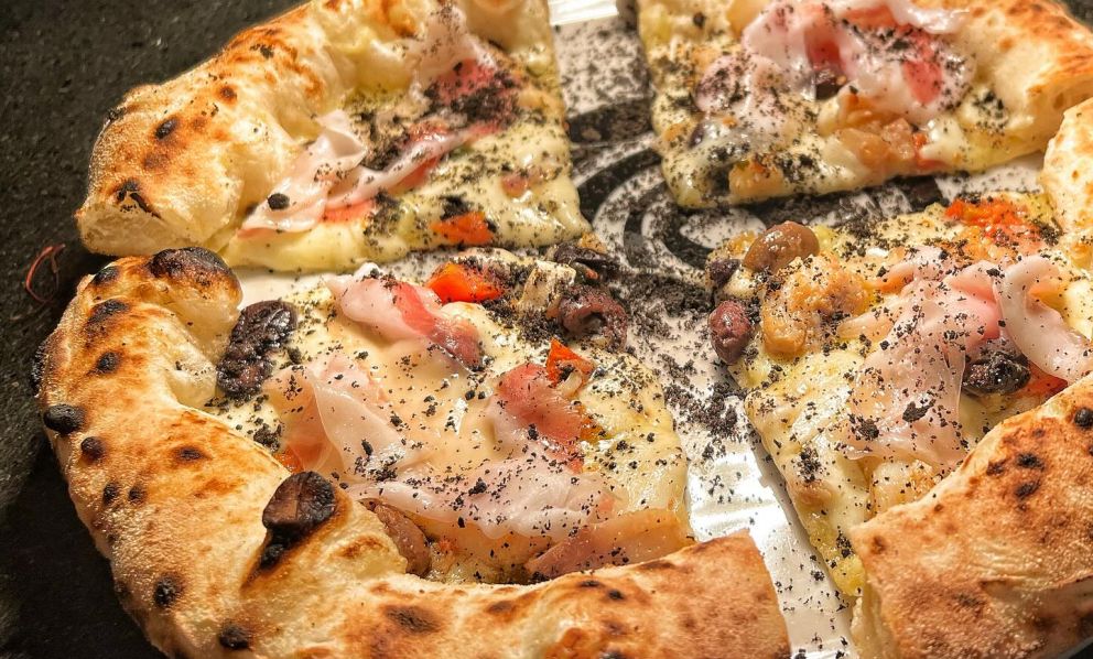 Mondo pizza - Tre pizzerie in guida: Raf Bonetta, Da Attilio, Femmena e ...